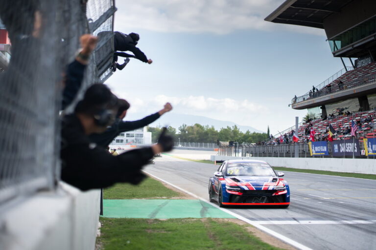 쏠라이트 인디고 레이싱 2025 TCR 유럽 팀 챔피언십 3위 | RACEWEEK